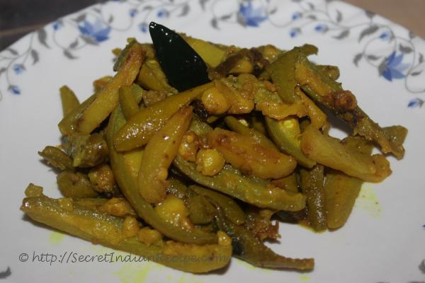 How to make Potala Aloo Bhaja (Pointed Gourd with Potato fry) - Indian ...